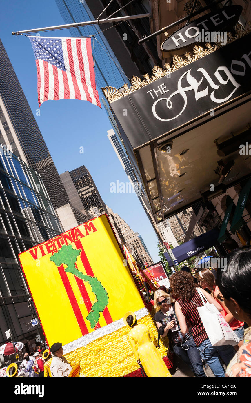 The Algonquin Hotel is a luxury historic landmark in Times Square ...