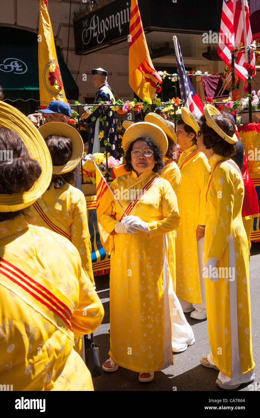 Vietnamese american parade hi-res stock photography and images - Alamy