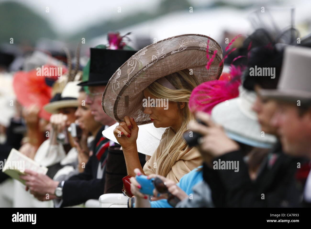 23.06.12 Ascot, Windsor, ENGLAND: Punters at the Races The Queen ...