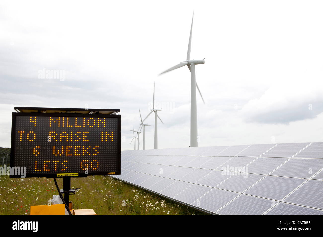 Solar wind power farm hi-res stock photography and images - Alamy