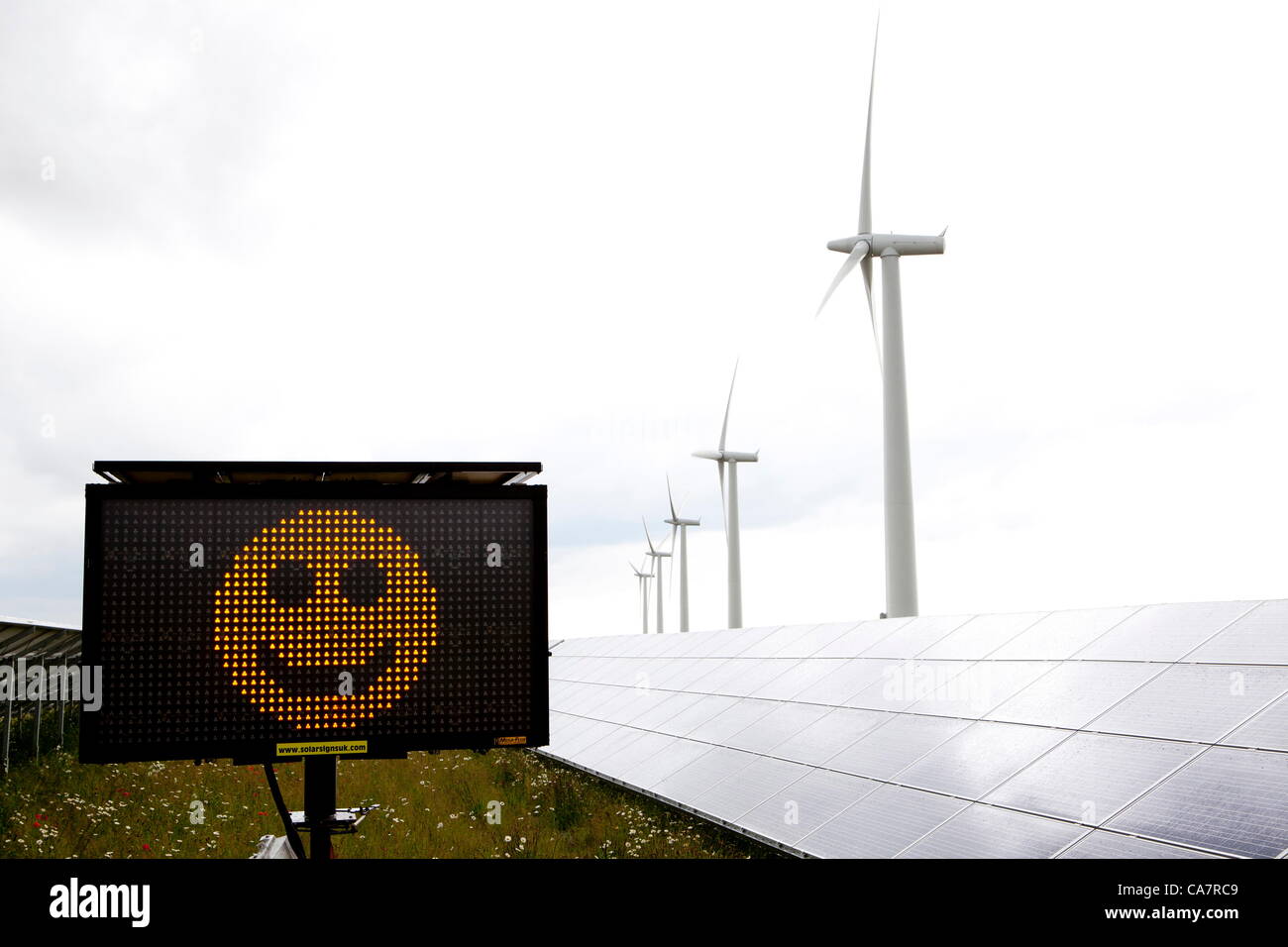 Installed solar panels hi-res stock photography and images - Alamy