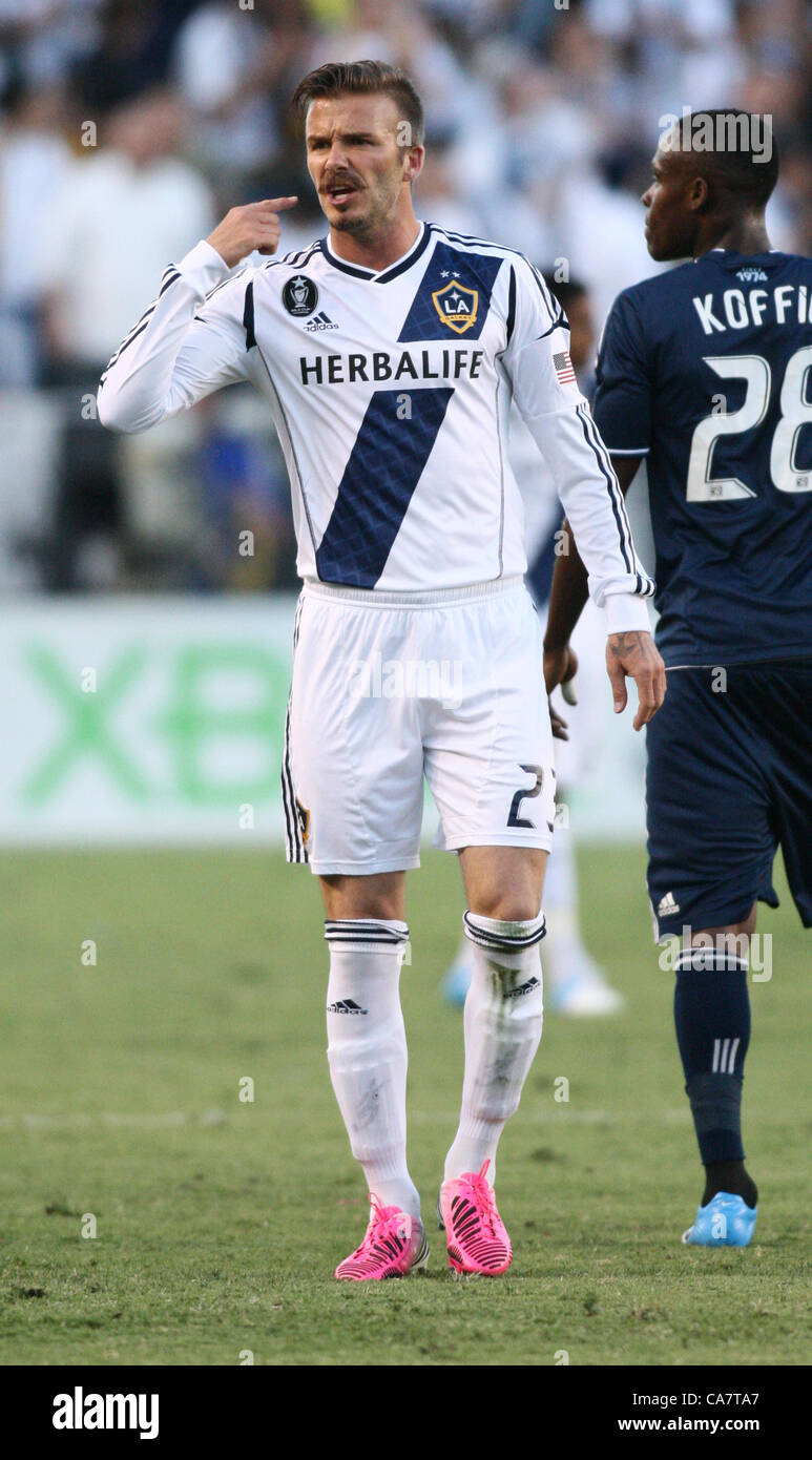 DAVID BECKHAM SHOUTING AT REFEREE CELEBS AT LA GALAXY V VANCOUVER MLS ...