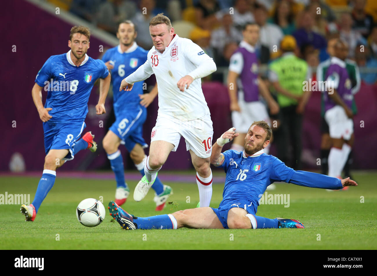 WAYNE ROONEY & DANIELE DE ROSS ENGLAND V ITALY EURO 2012 OLYMPIC ...