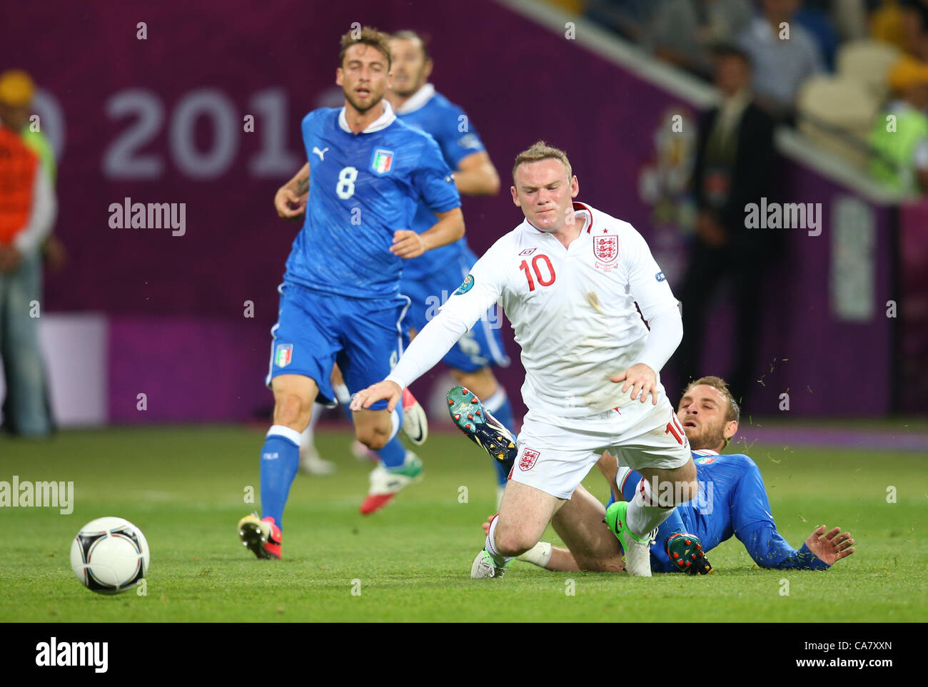 WAYNE ROONEY & DANIELE DE ROSS ENGLAND V ITALY EURO 2012 OLYMPIC ...