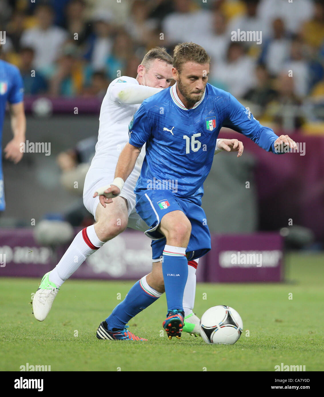 WAYNE ROONEY & DANIELE DE ROSS ENGLAND V ITALY EURO 2012 OLYMPIC ...