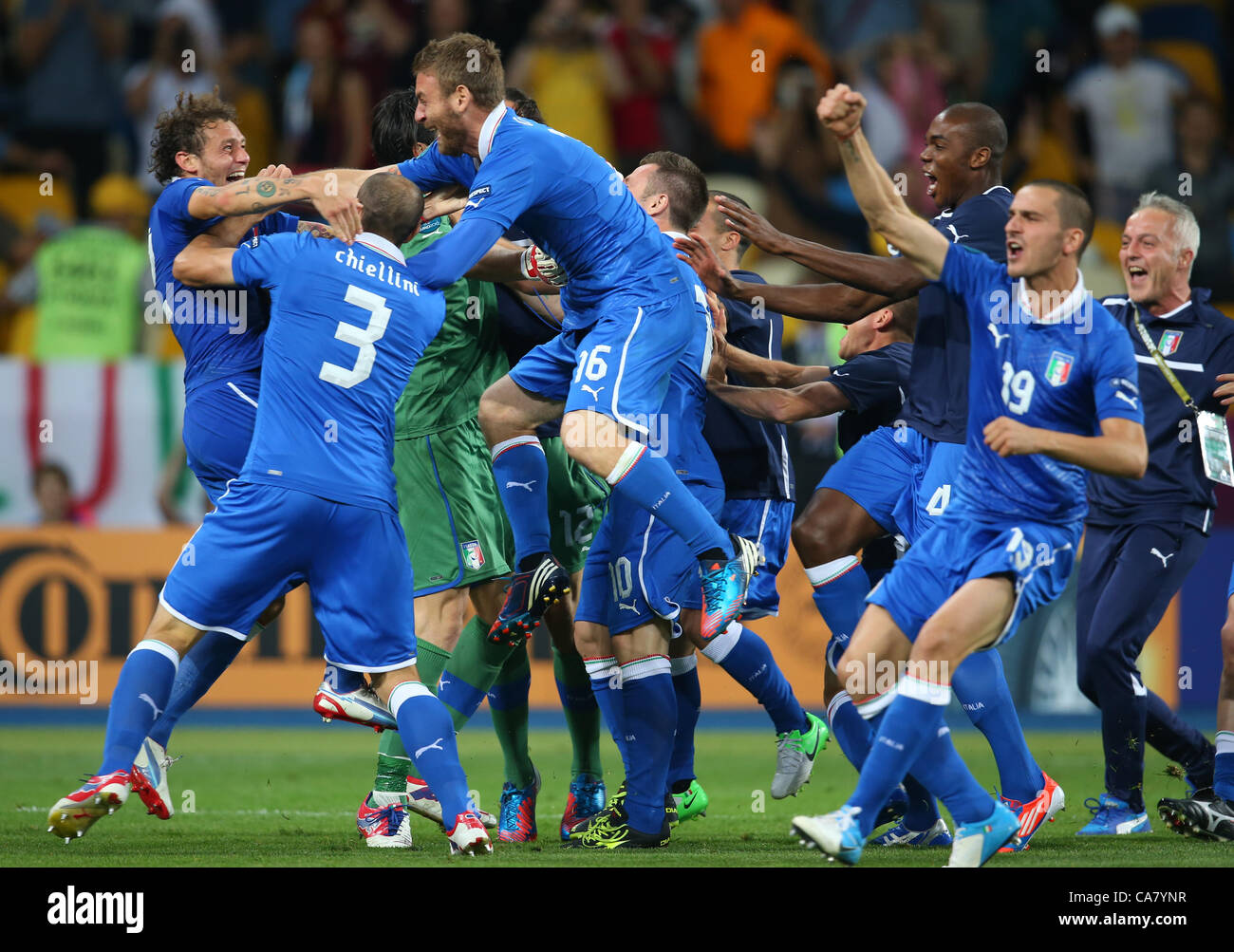ITALY CELEBRATE THEIR WIN ENGLAND V ITALY EURO 2012 OLYMPIC STADIUM ...