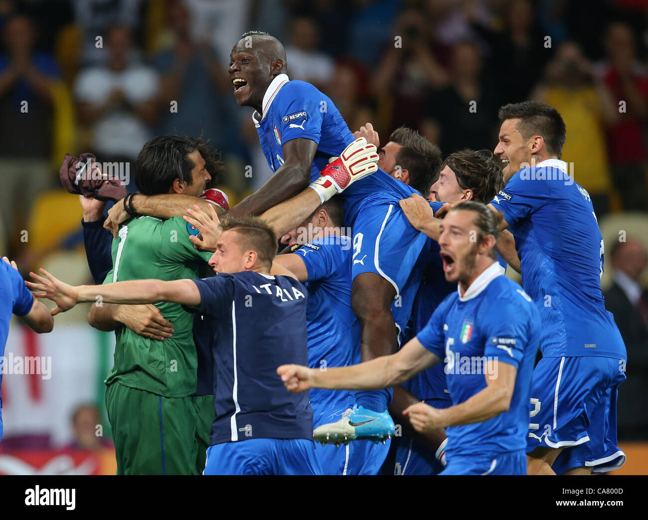 Teamates hi-res stock photography and images - Alamy