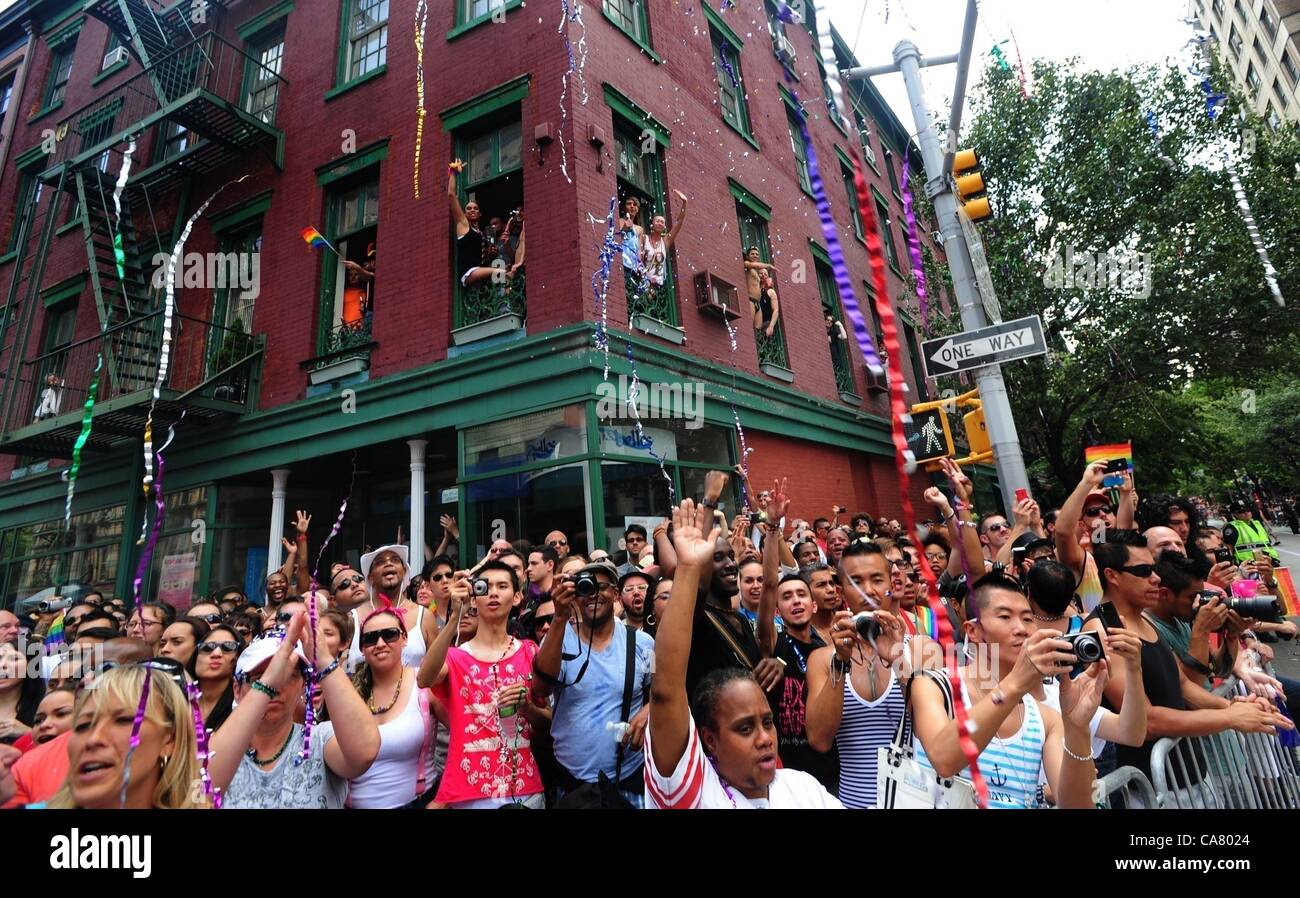 Stonewall riots in new york 1969 hi-res stock photography and images ...