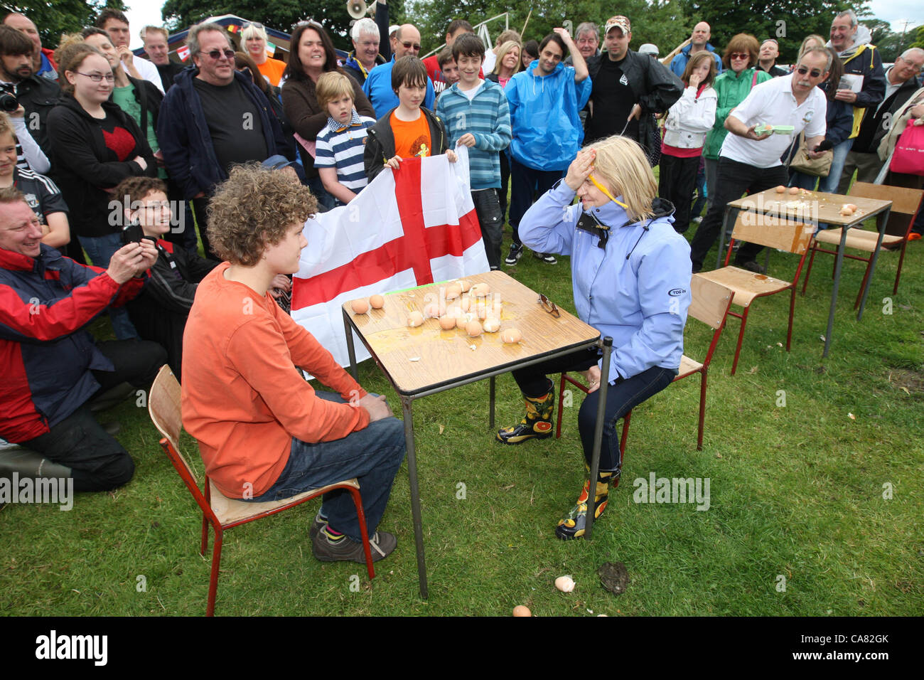 World egg throwing championships hi-res stock photography and images ...