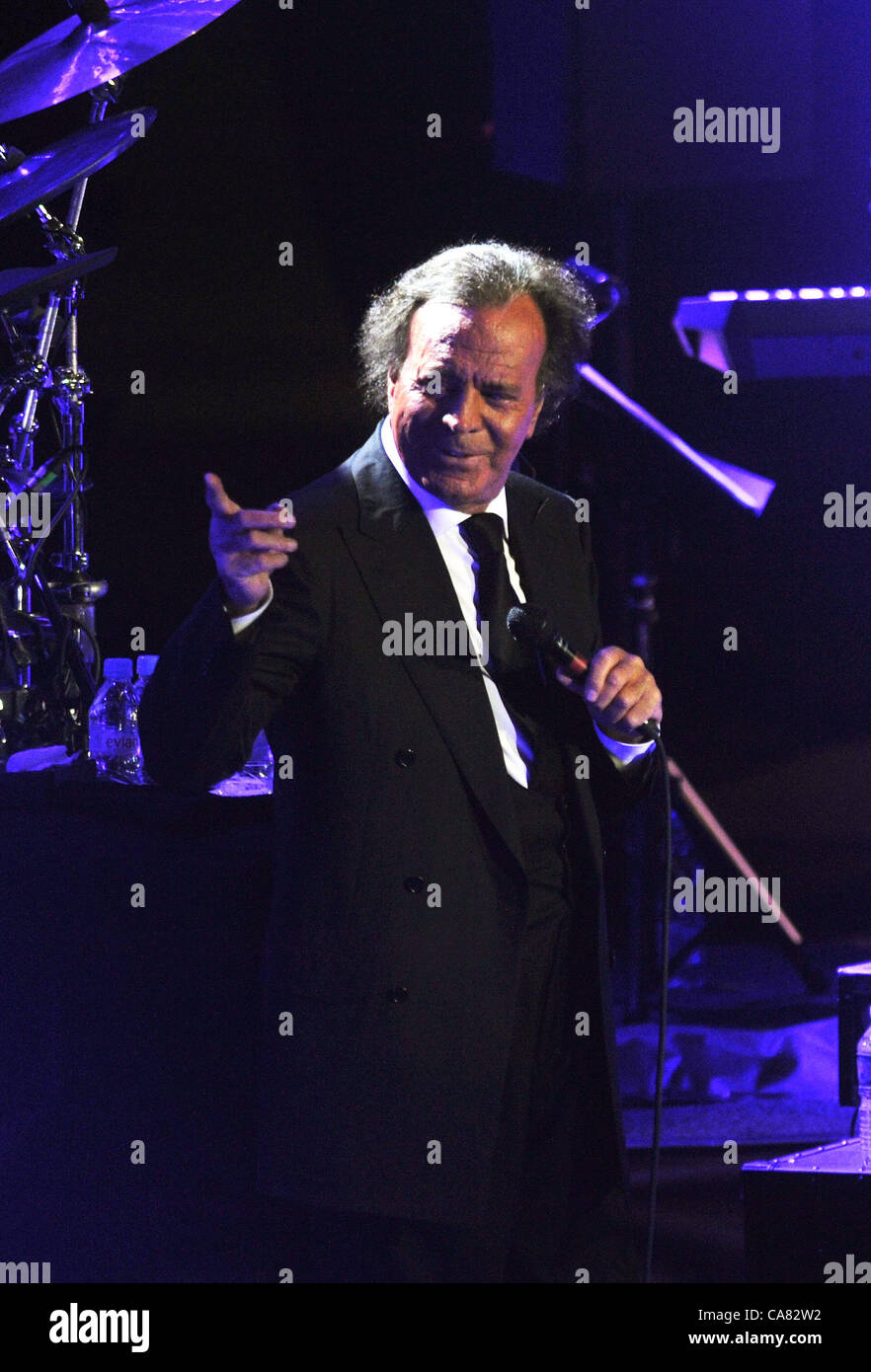 Singer julio iglesias hi-res stock photography and images - Alamy