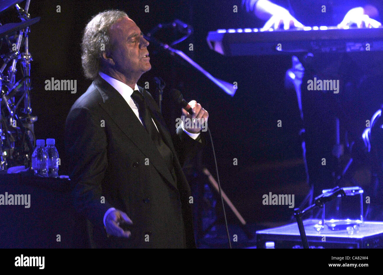 Singer julio iglesias hi-res stock photography and images - Alamy