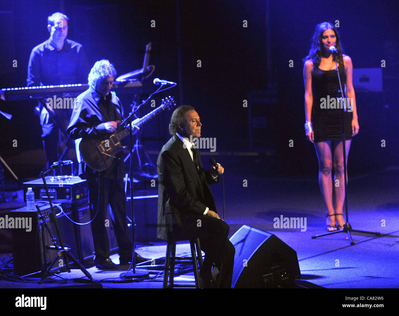 Julio iglesias spanish singer hi-res stock photography and images - Alamy