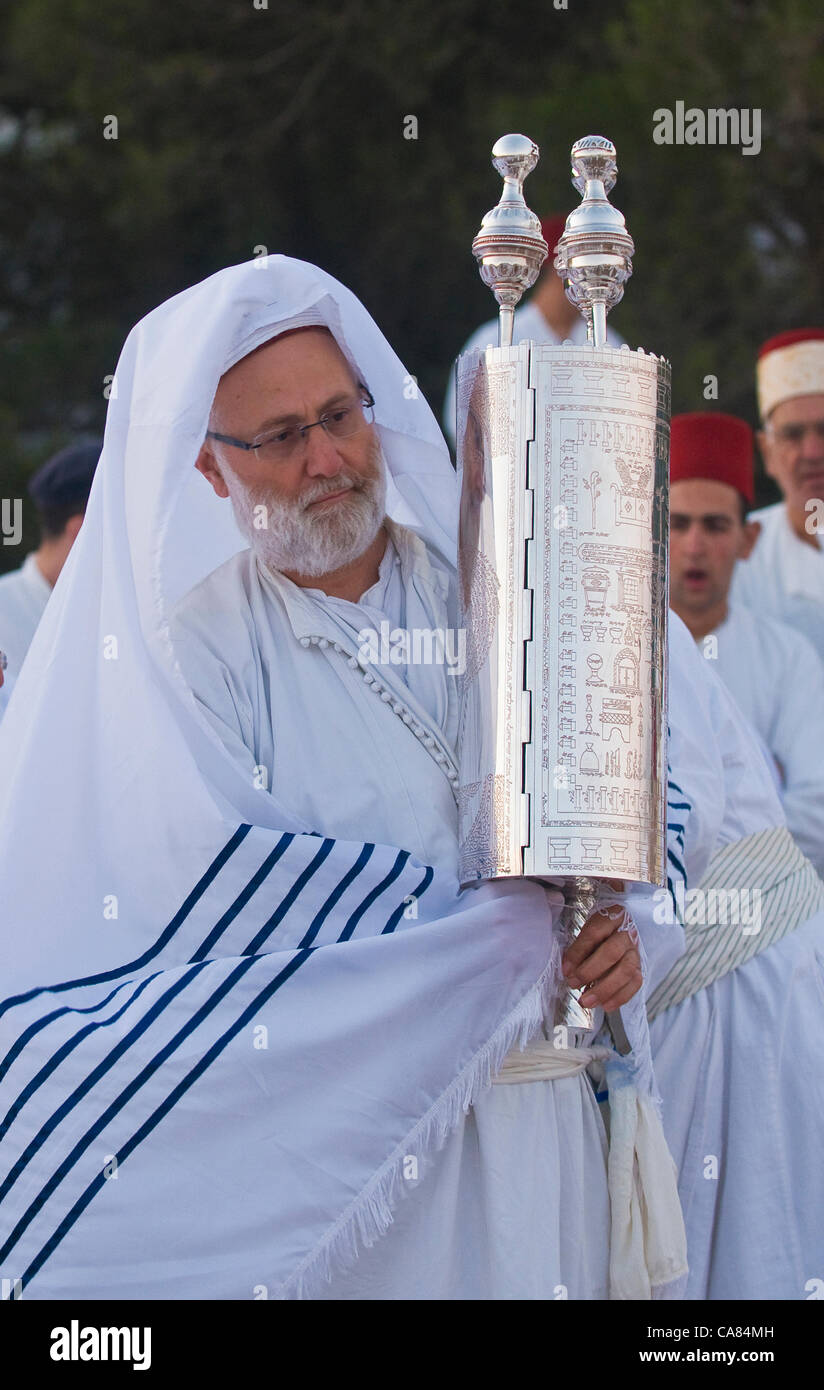Samaritan priest hi-res stock photography and images - Alamy