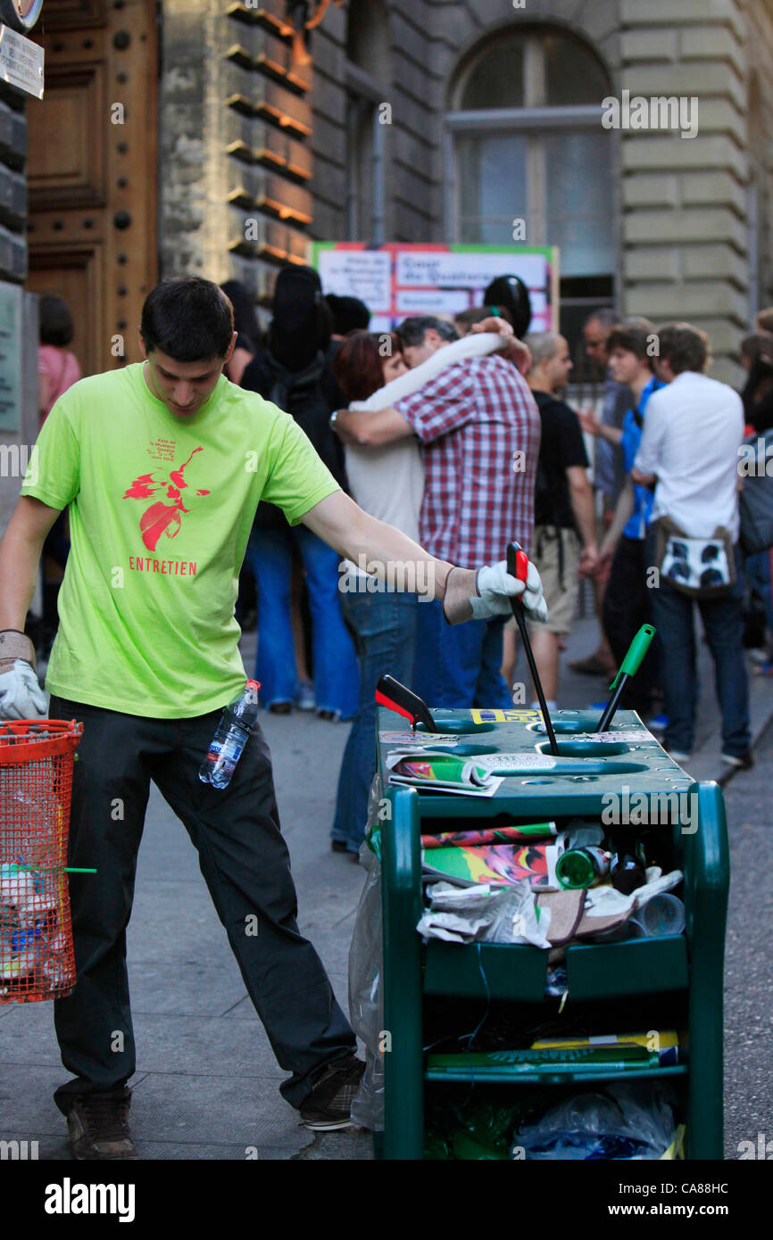 Keep your city clean hi-res stock photography and images - Alamy