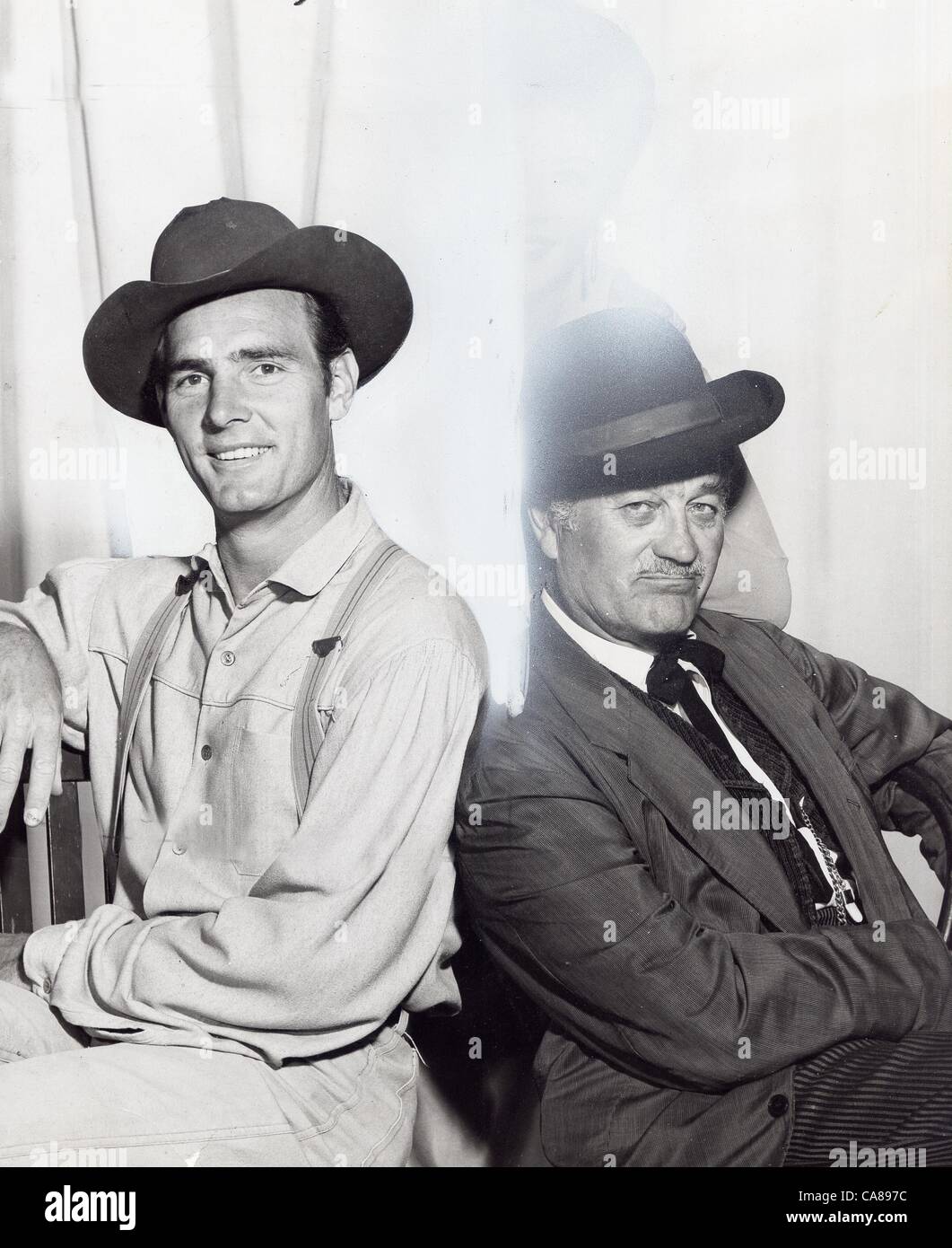 DENNIS WEAVER.Supplied by Photos inc.(Credit Image: Â© Supplied By ...