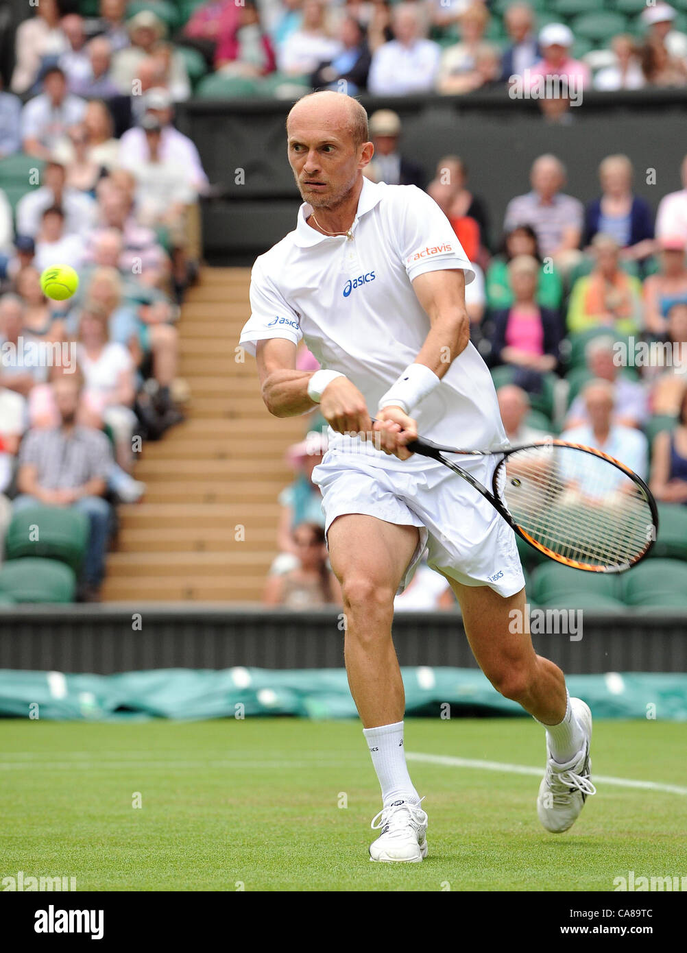 NIKOLAY DAVYDENKO RUSSIA THE ALL ENGLAND TENNIS CLUB WIMBLEDON LONDON ...