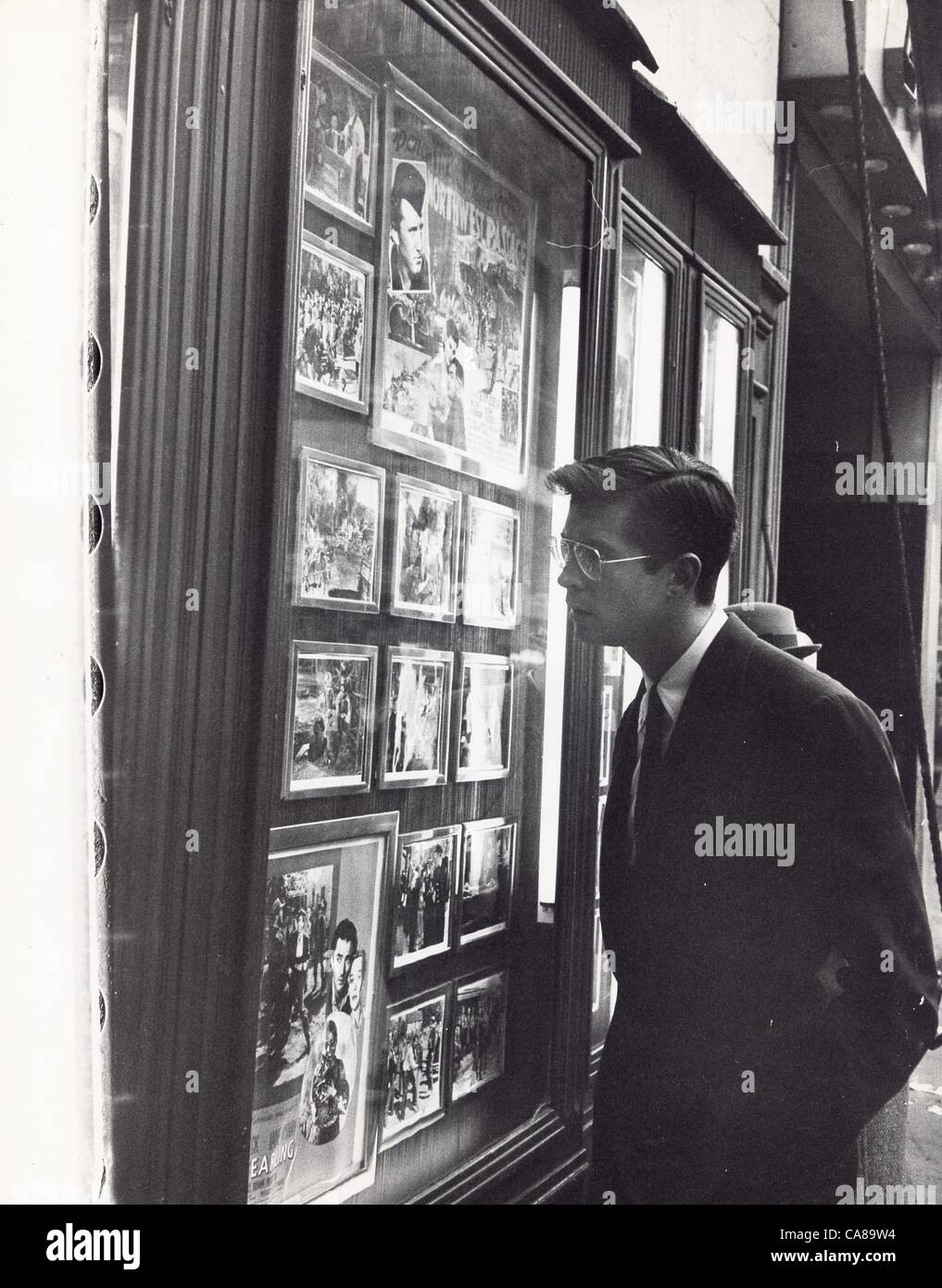 ANTHONY PERKINS back home after the performance 1967.(Credit Image: Â ...
