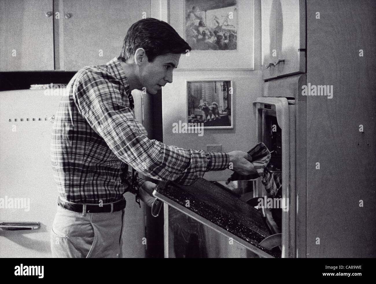 ANTHONY PERKINS back home after the performance 1967.(Credit Image: Â ...