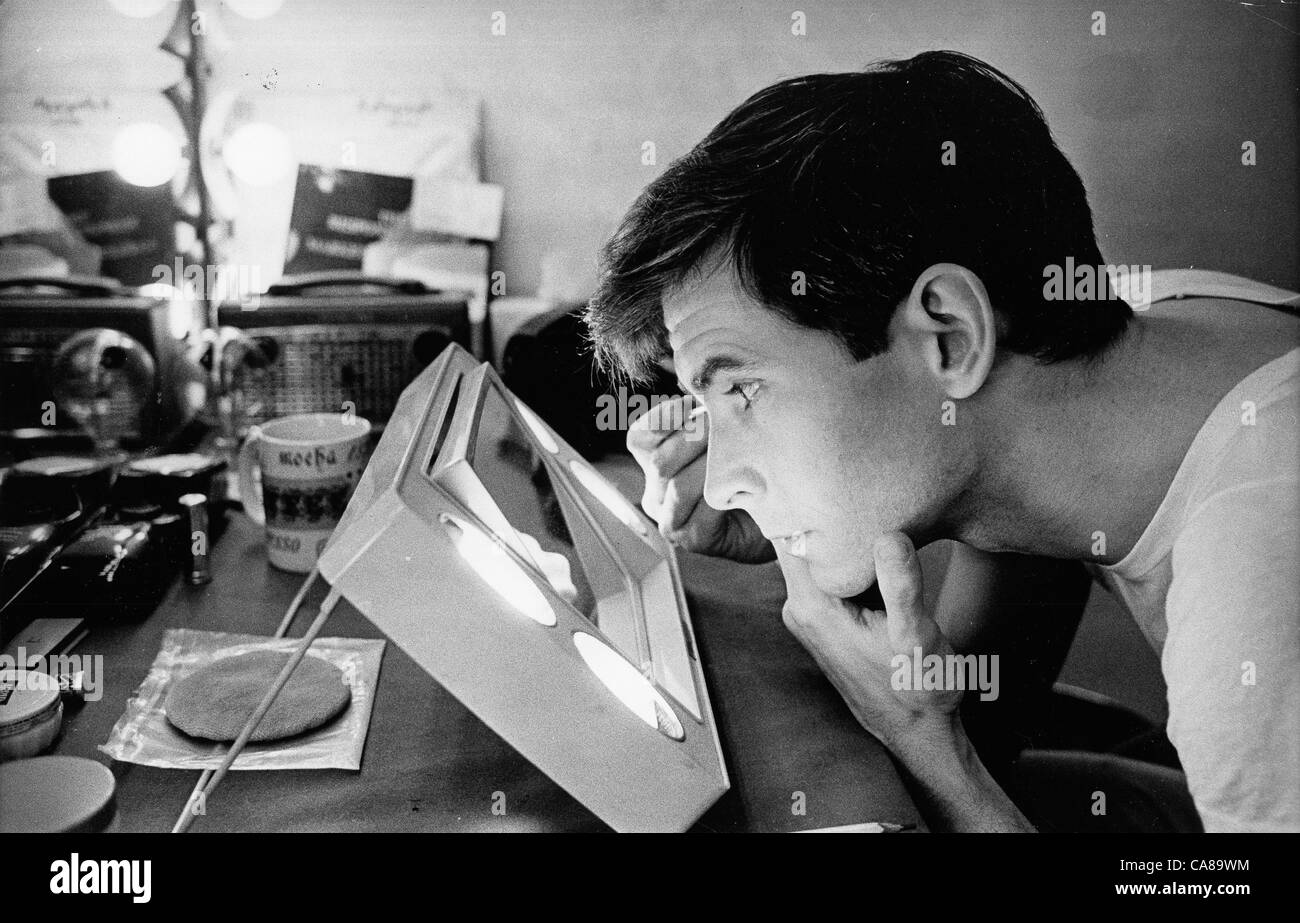 ANTHONY PERKINS back home after the performance 1967.(Credit Image: Â ...
