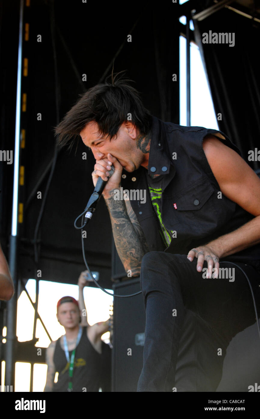 Austin Carlile Bed Selfies