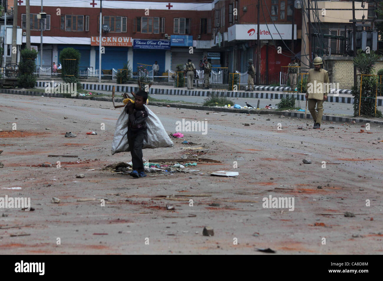 Rag picker old man hi-res stock photography and images - Alamy