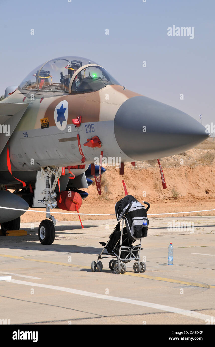 Israeli Air Force graduation ceremony at the Hatzerim air force base ...