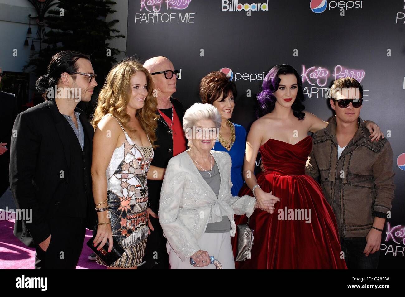 Katy Perry at arrivals for KATY PERRY: PART OF ME Premiere, Grauman's ...