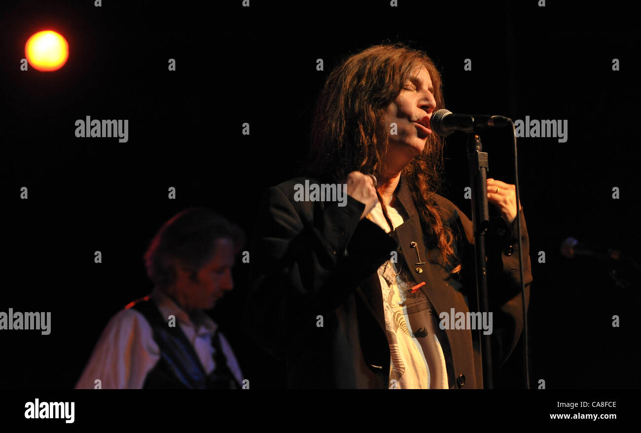 Wolverhampton, UK. Monday 27th 2011. Patti Smith at the start of her UK ...