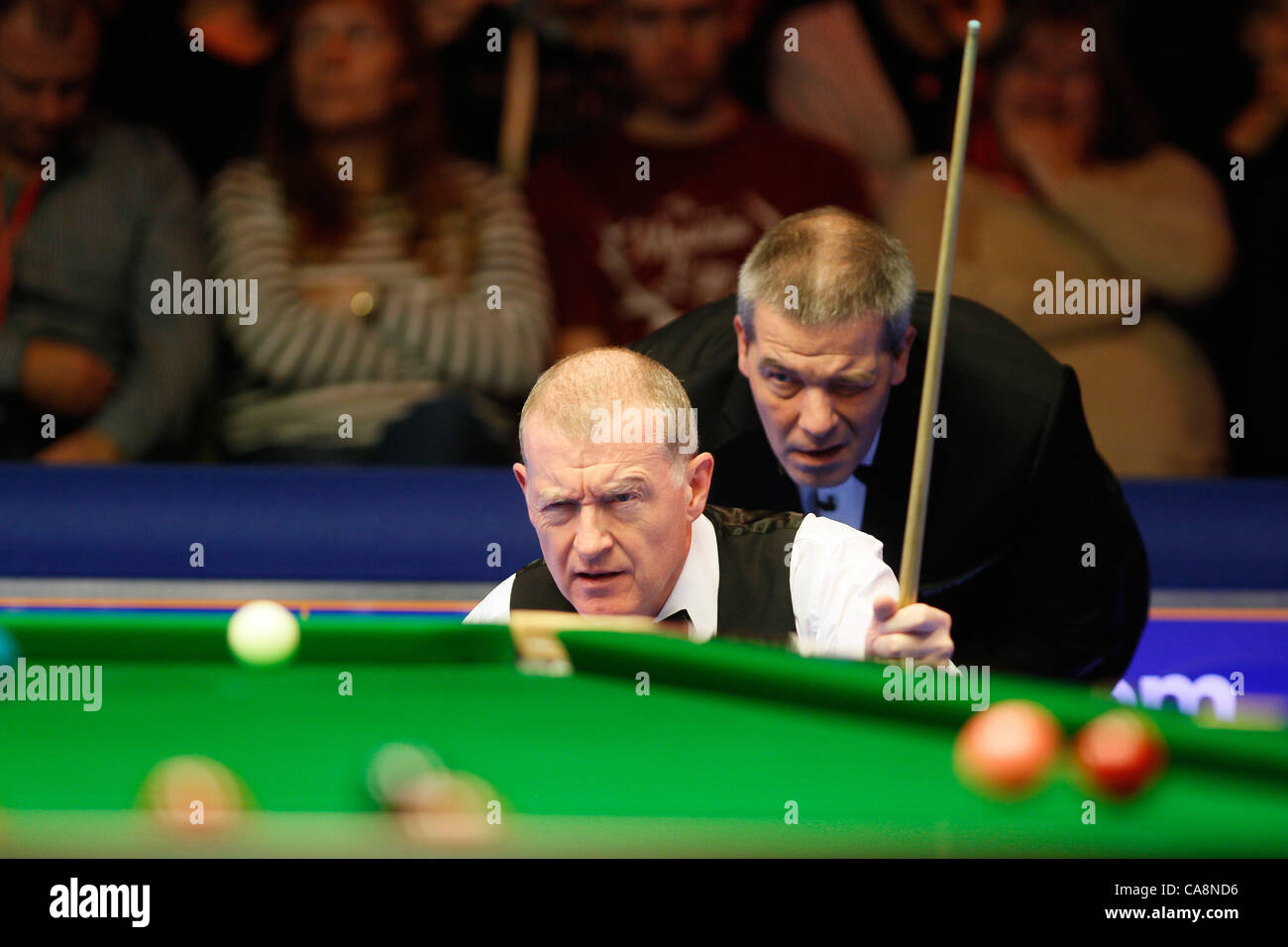 STEVE DAVIS & JAN VERHAAS UK SNOOKER CHAMPIONSHIP YORK BARBICAN YORK ...