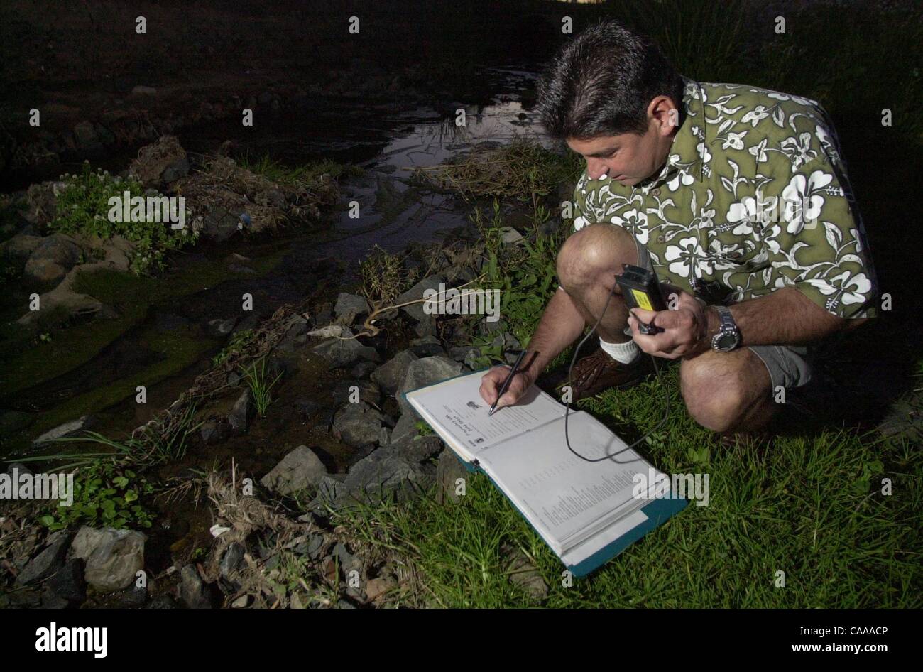 (Published 5/10/2004, D-1; UTS1806809) Gary Kendrick, makes notes in ...