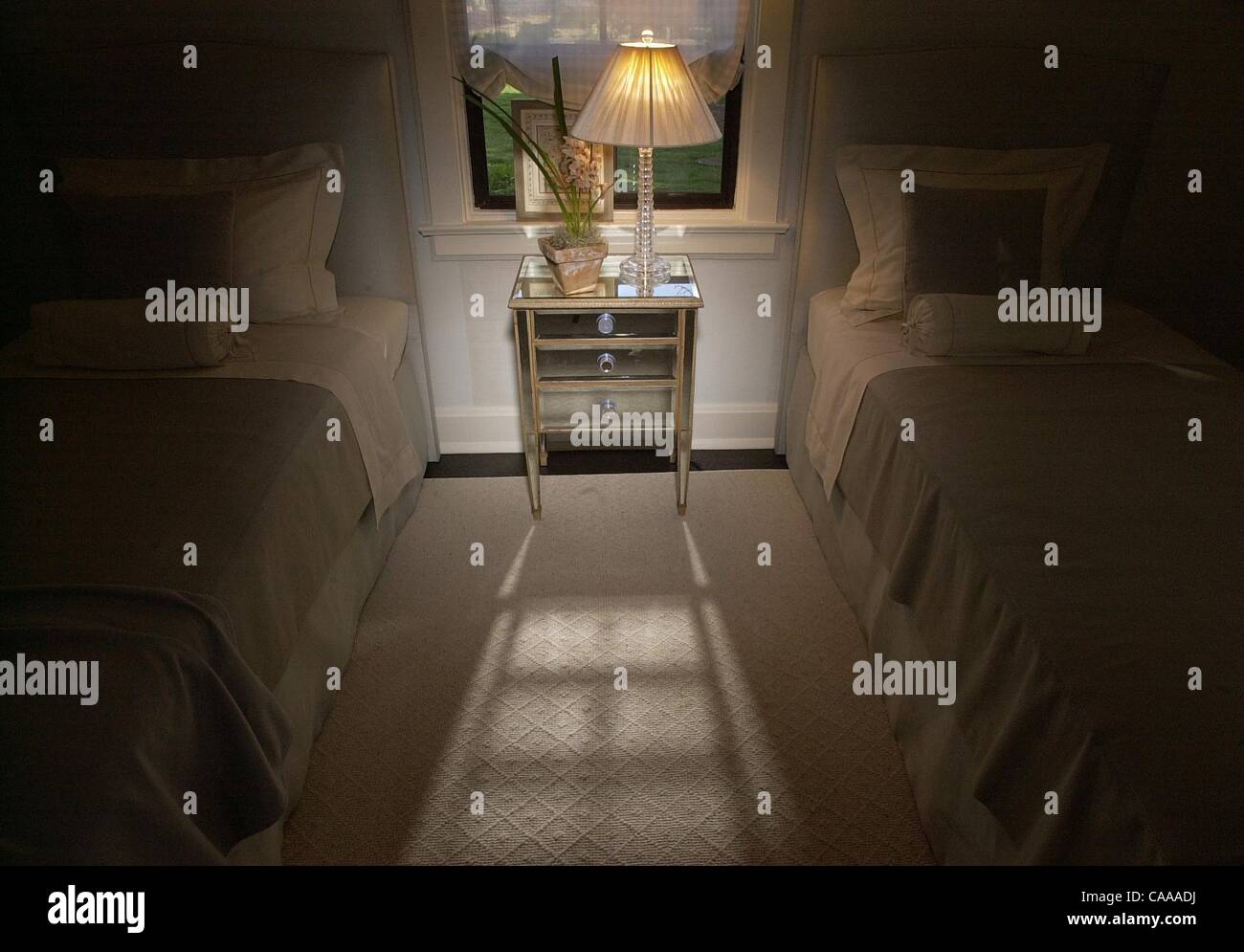 (Published 5/2/2004, I-14, UTS1805273) A mirrored bedstand in the ...