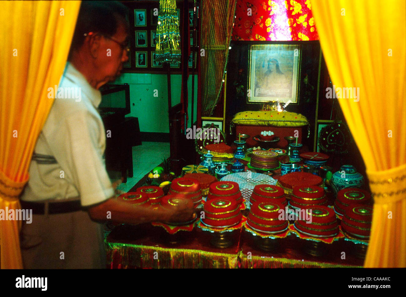 WATAMPONE, SOUTH SULAWESI JANUARY 12, 2003 Andi Mappasissi Petta ...