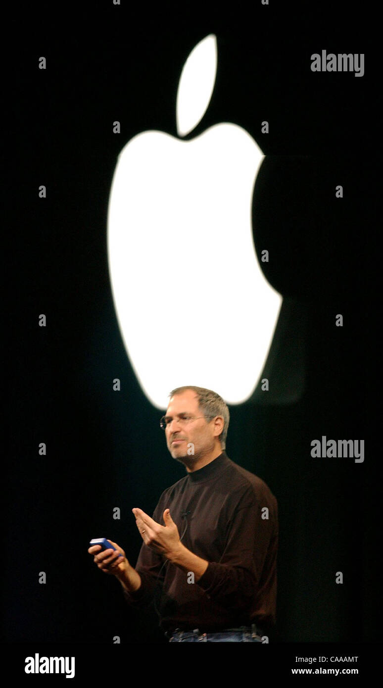 Jan. 7, 2003 - Oakland, California, U.S. - CEO of Apple computers STEVE ...