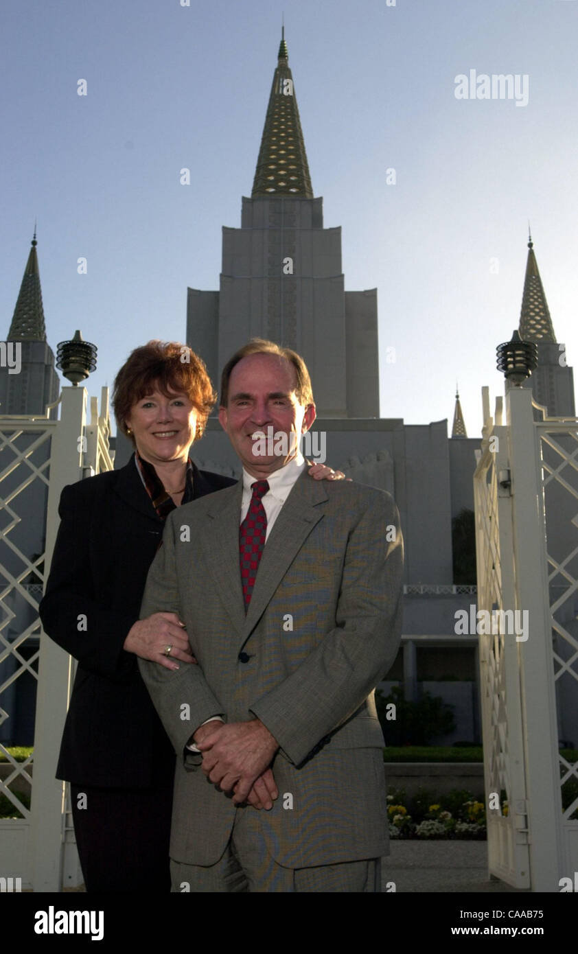 Lynn and Gary Anderson stand outside the Mormon Temple on Tuesday ...