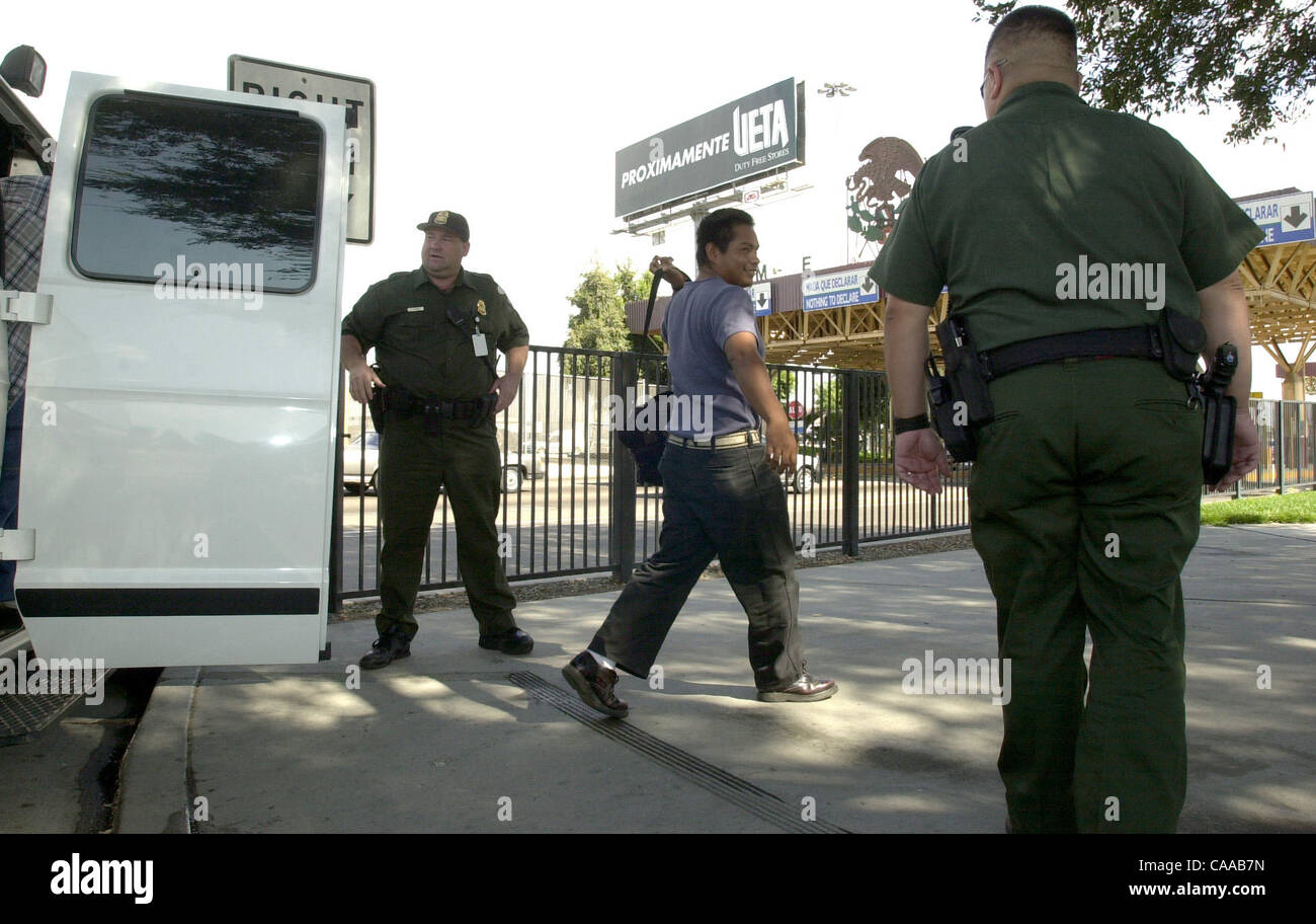 Mexico border crossing gate hi-res stock photography and images - Alamy