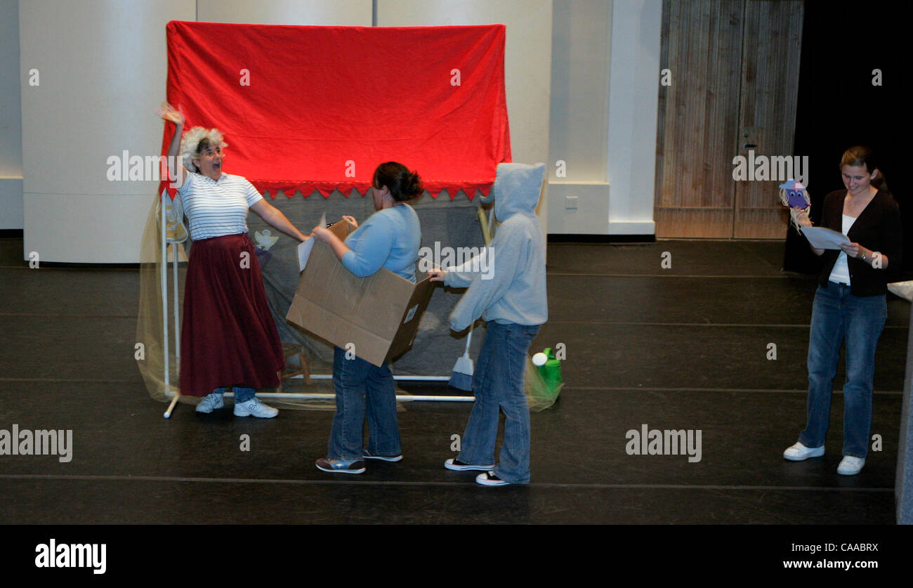 Students in Merryl Goldberg's Learning Through Arts class at CSUSM ...