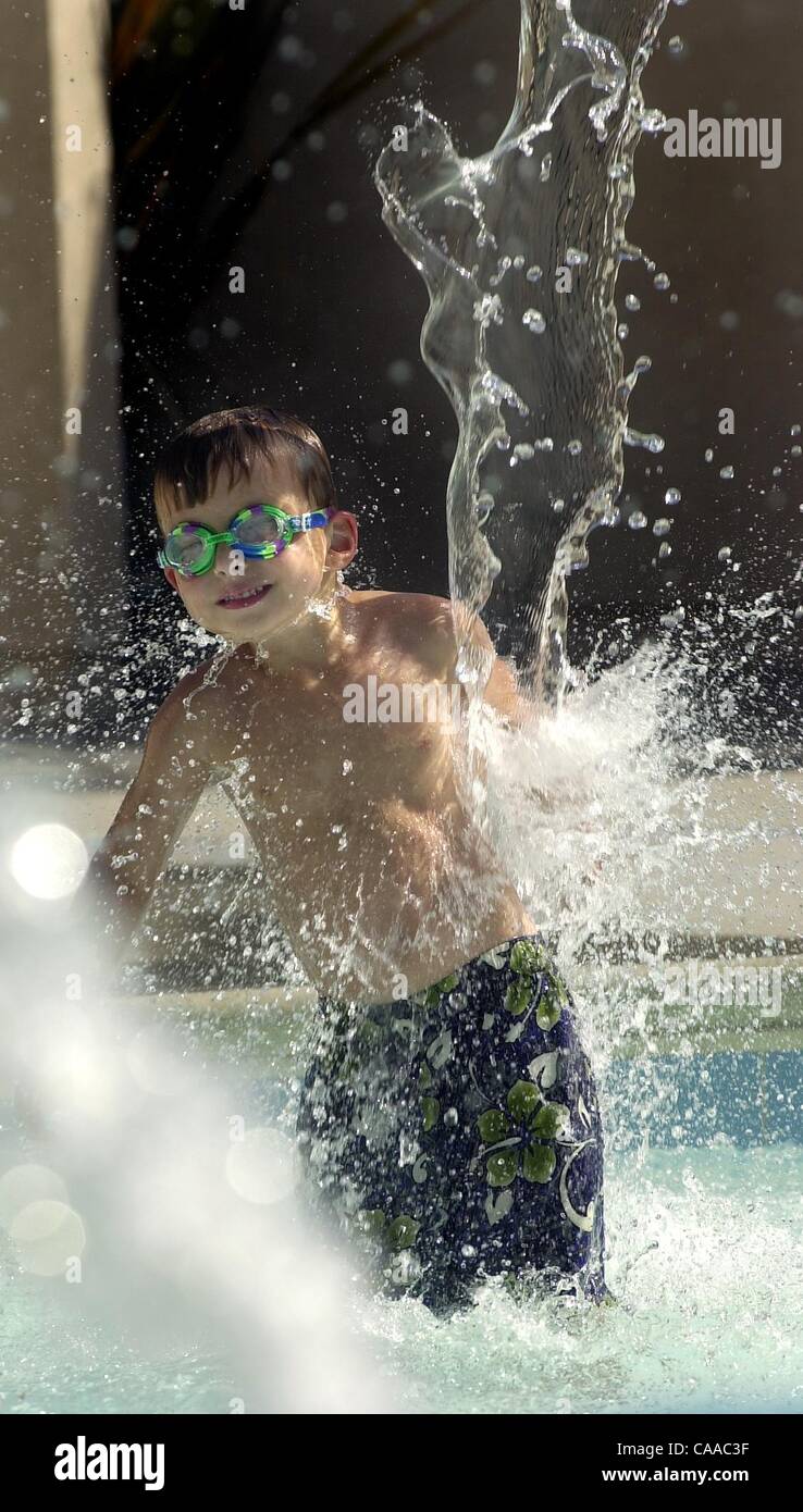 Matthew story (2004) hi-res stock photography and images - Alamy