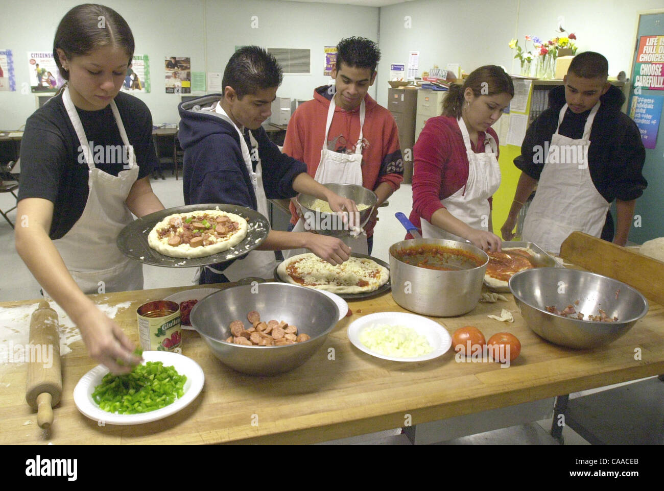 High school cooking class hi-res stock photography and images - Alamy