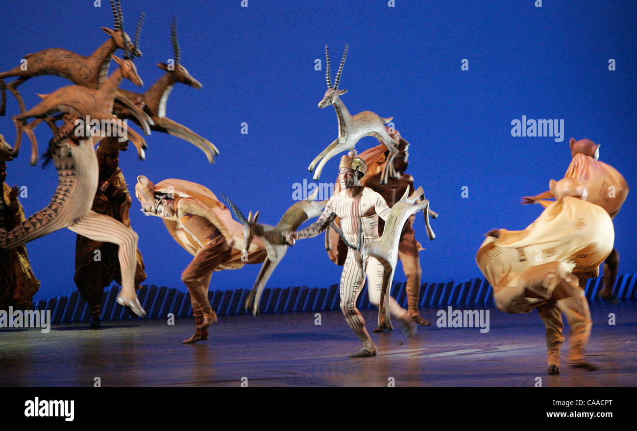 (Published 12/12/2005, D-1) SLlionking249655x002/Dec 10---Act IÆs the ...