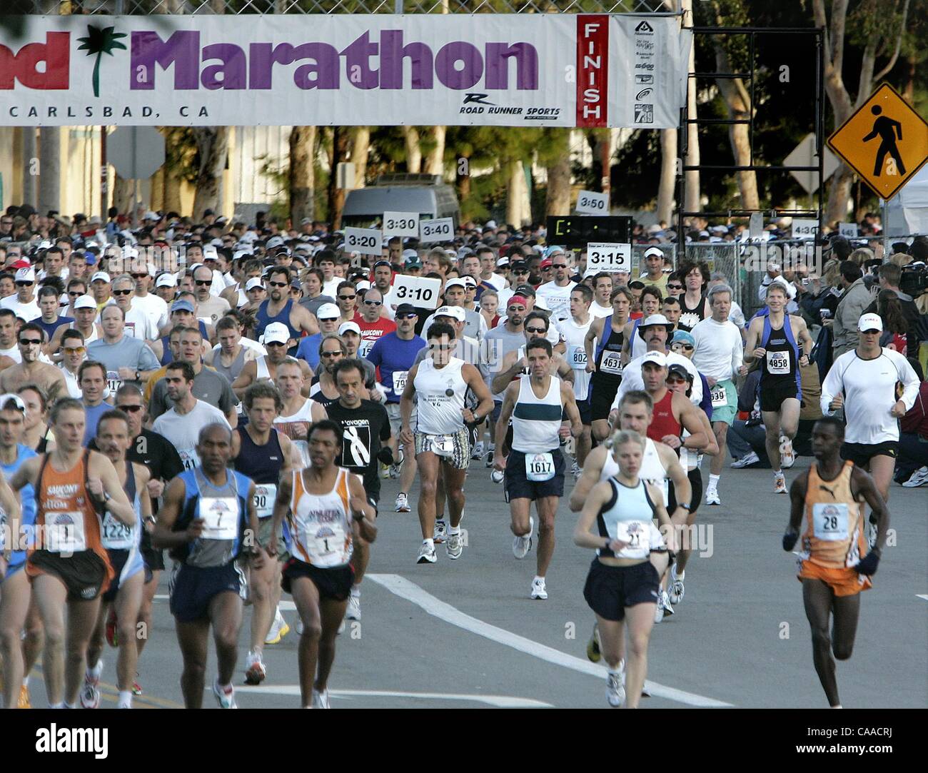 Marathoners hi-res stock photography and images - Alamy