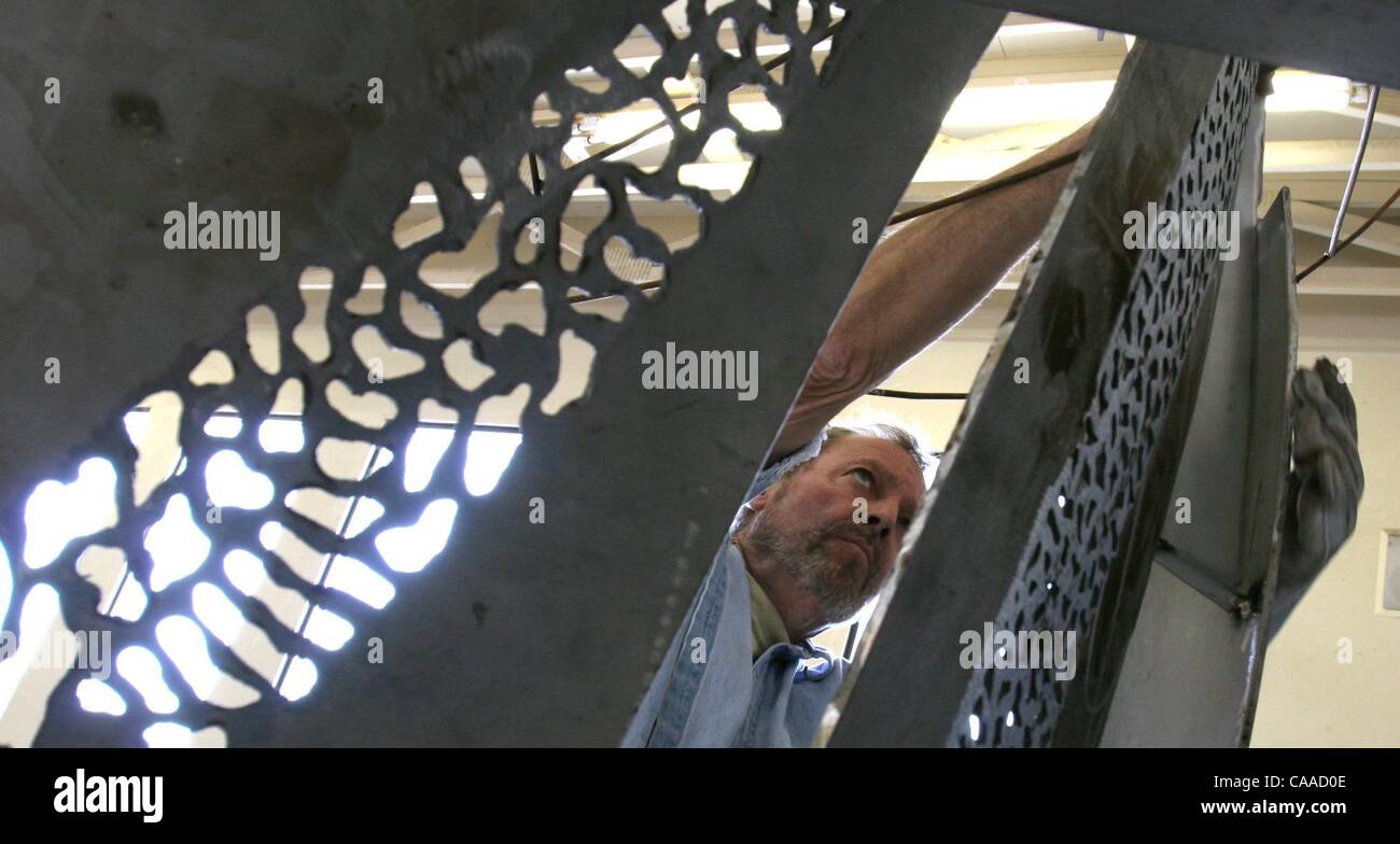 (Published on 1/12/2005, NI-4; REPUBLISHED 01/14/2005, NC-9) Metal ...