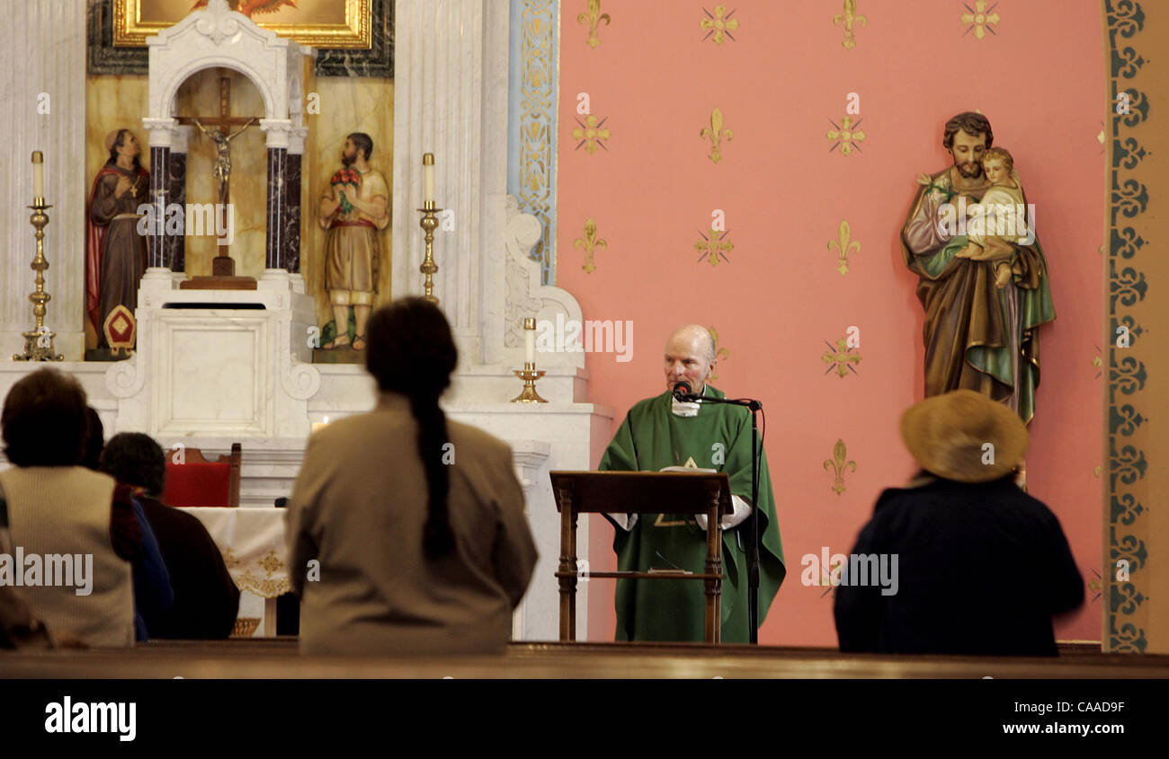 Weekday mass hi-res stock photography and images - Alamy