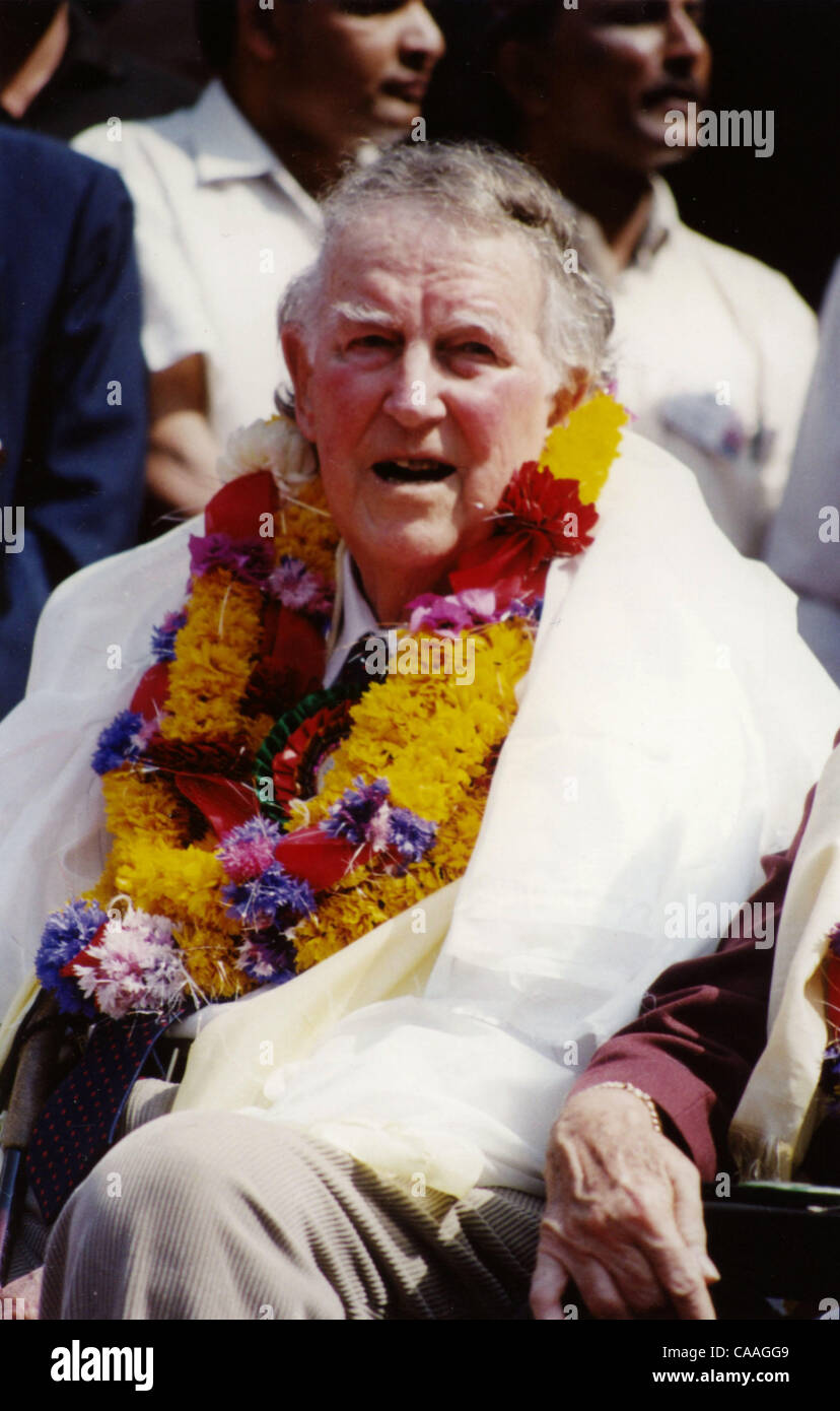 Tenzing norgay and edmund hillary hi-res stock photography and images ...