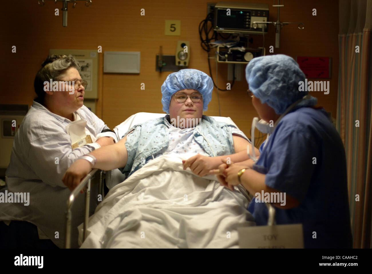 Surgeon going to operate hi-res stock photography and images - Alamy