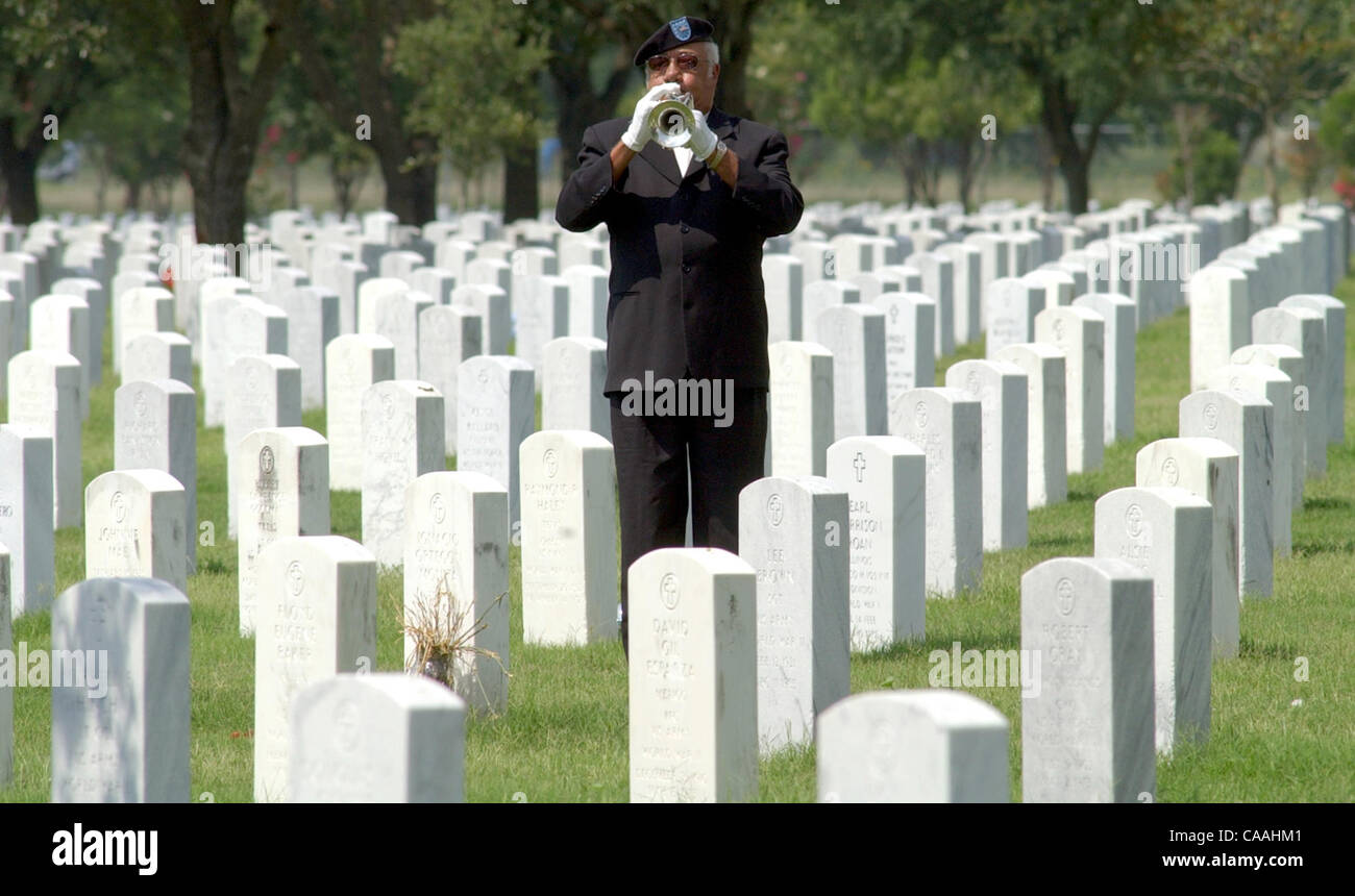 Fort sam houston national cemetery hi-res stock photography and images ...
