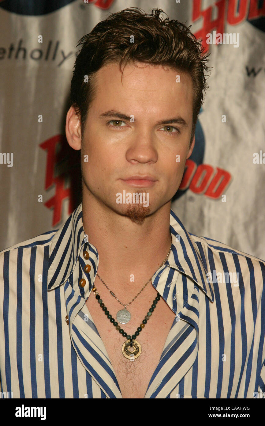 Jul 08, 2003; New York, NY, USA; Actor SHANE WEST visits fans ...