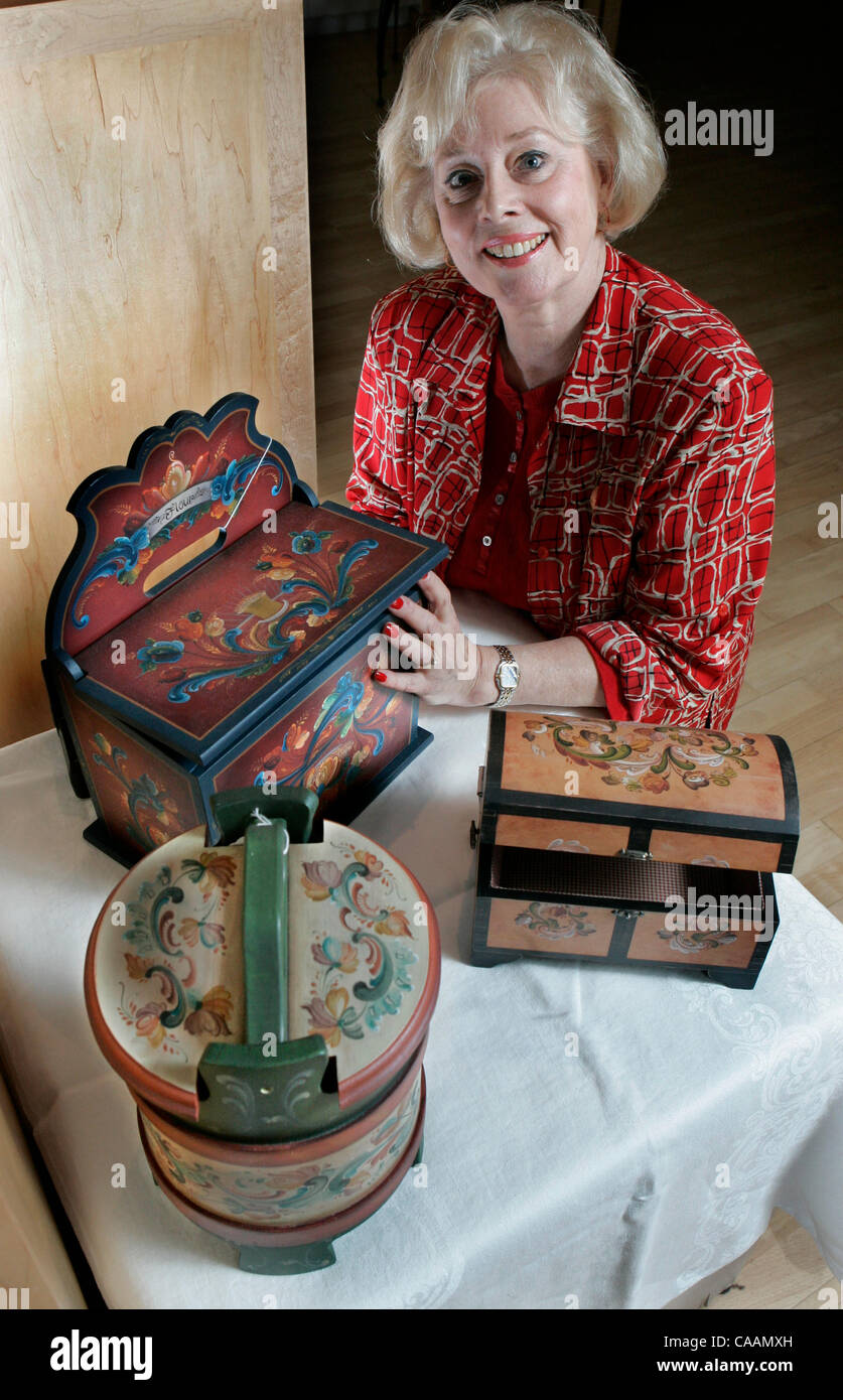 Rosemaling hi-res stock photography and images - Alamy