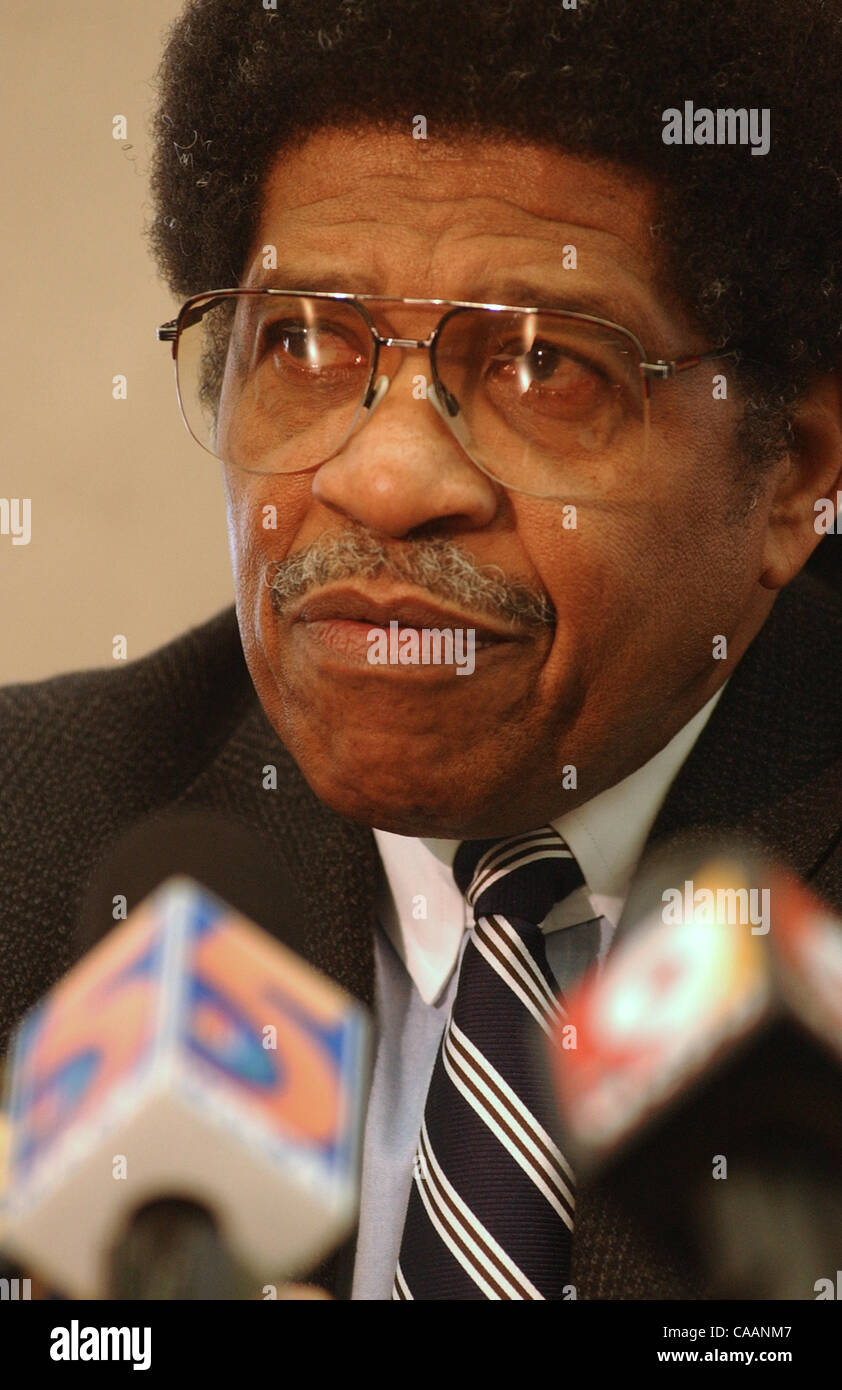 Dec 01, 2003 - Cincinnati, Ohio, USA - Cincinnati NAACP President Dr ...