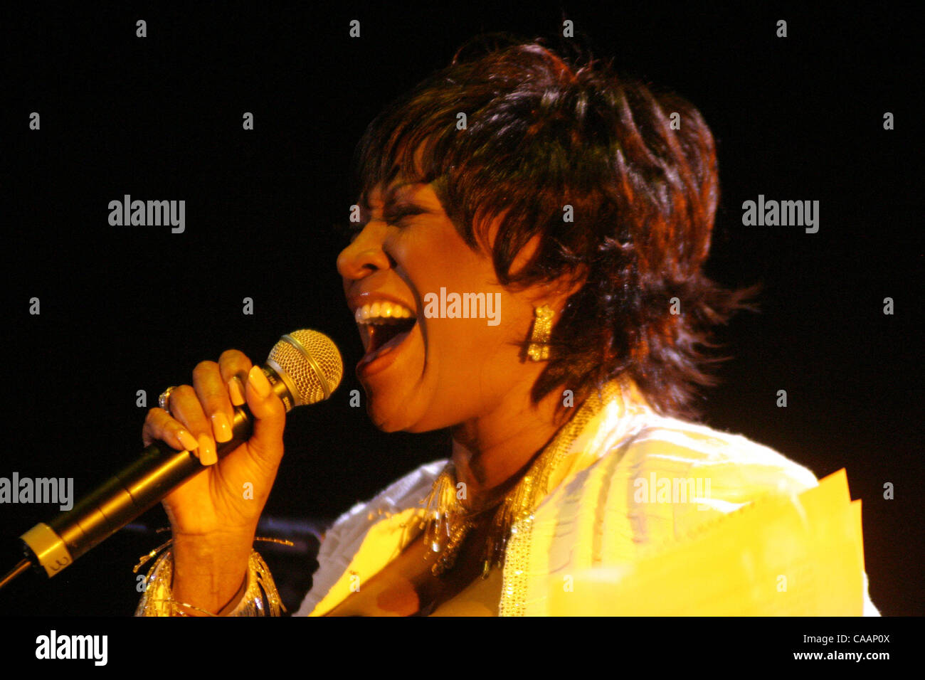 Singer PATTI LABELLE performs at the Great Western Forum in Los Angeles ...
