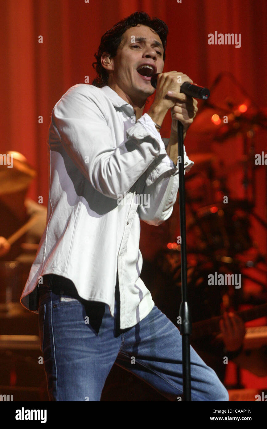 Marc Anthony performing at The Beacon Theater on December 14, 2003 ...